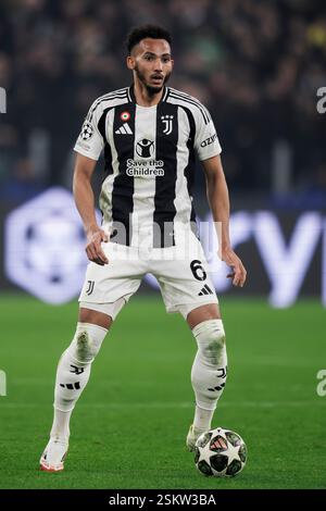Lloyd Kelly of Juventus Fc in action during the Serie A match beetween ...