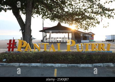 Puteri Beach (Pantai Puteri), near Melaka, Malaysia Stock Photo - Alamy