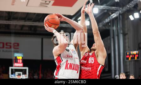 FILIP STANIC (BAMBERG BASKETS, #65) und MALIK OSBORNE (ROSTOCK ...