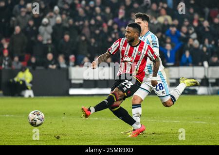 Tyrese Campbell of Sheffield United shoots on goal during the Emirates ...