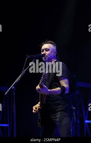 Tim McIlrath von der Band Rise Against bei einem Konzert im Velodrom in ...