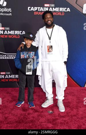 Shay Roundtree mit Sohn bei der Weltpremiere des Kinofilms 'Captain ...