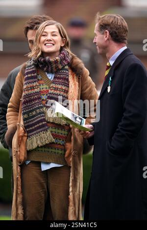 Rosamund Pike with trainer Jamie Snowden at Sandown Racecourse, Esher ...