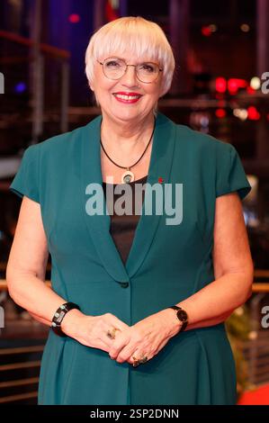 Claudia Roth bei der Ankunft zur 75. Verleihung des Deutschen ...