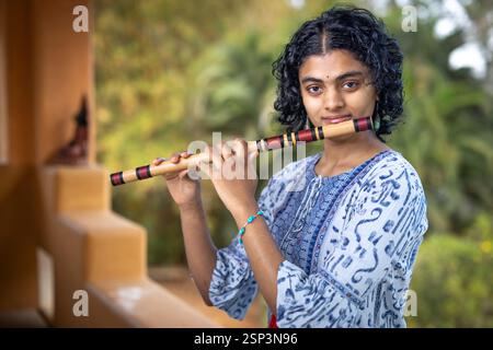 Inika Ranna, Hindustani classical musician Playing Bansuri [Indian ...