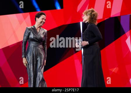 Desiree Nosbusch und Tricia Tuttle bei der Closing Ceremony mit ...