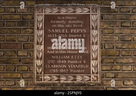 Samuel Pepys memorial plaque on Salisbury Court, Fleet St, London. "In ...