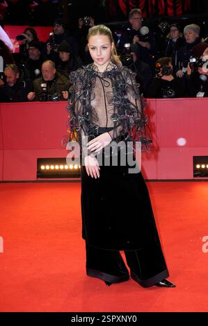 Julia Haller bei der Premiere des Kinofilms Like A Complete Unknown auf ...