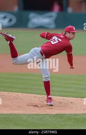 Washington State pitcher Griffin Smith (25) throws a pitch against ...