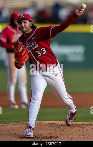 Arkansas pitcher Zach Root (33) throws a pitch against Washington State ...