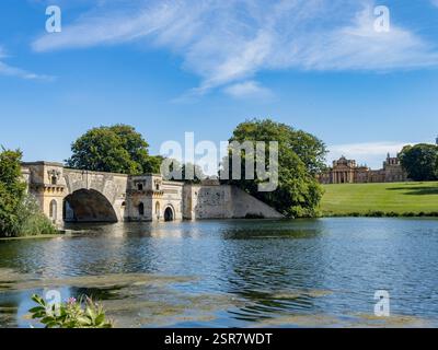 Vanbrugh's Grand Bridge in Blenheim Palace gardens Stock Photo - Alamy