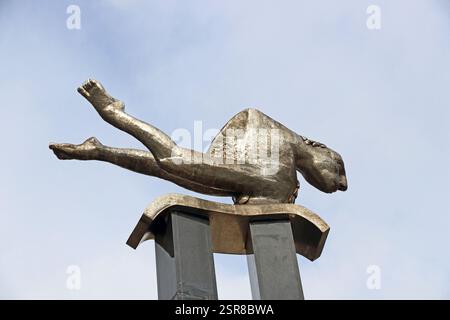 El Sireno sculpture, The Merman, by Francisco Leiro 1991, Praza Porto ...