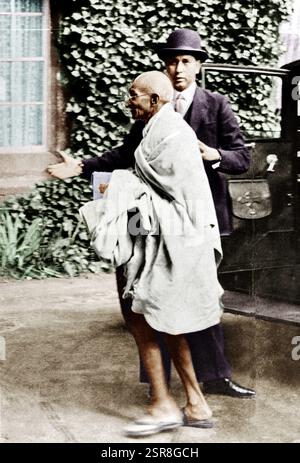 Mahatma Gandhi at St James Palace for Round Table Conference, London ...