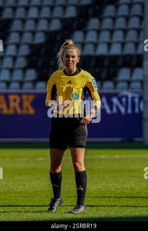Freiburg Im Breisgau, Deutschland. 15th Feb, 2025. Anzeigetafel vor dem ...