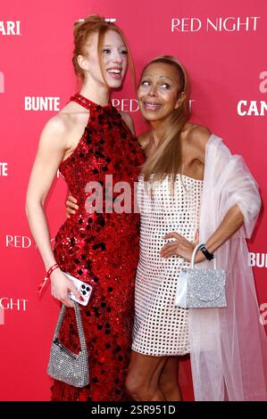 Anna Ermakova mit Mutter Angela Ermakova beim BILD-RENNTAG auf der ...