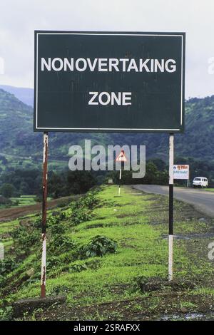 Indian road signs on the highway between Jaipur and Agra, India Stock ...