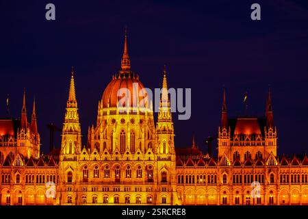 Budapest parliament building great architectural landmark in the ...
