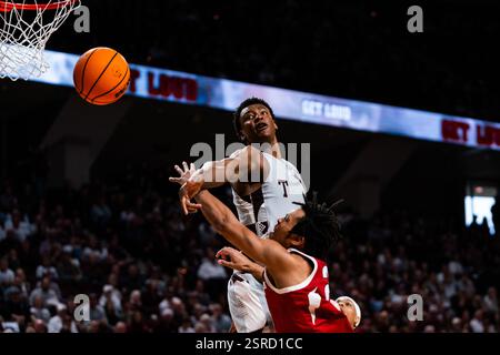 Arkansas guard D.J. Wagner (21) shoots over a Tennessee defender during ...