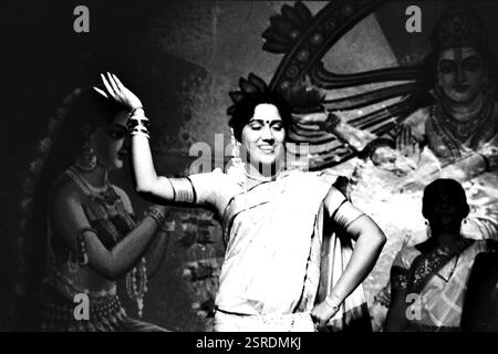 Lavni folk dance, lady wearing traditional navari or nine yard sari ...