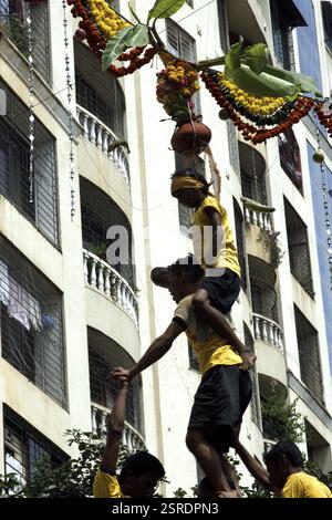 Govinda Breaking Dahi Handi Human Pyramid Festival Mumbai Maharashtra ...