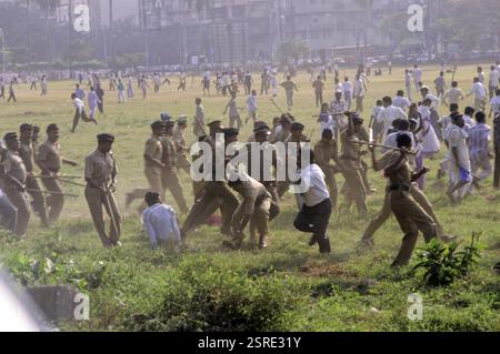 police controlling riot situation, india Stock Photo - Alamy
