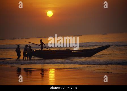 Sunrise at the beach in Puri Orissa State, India Stock Photo - Alamy