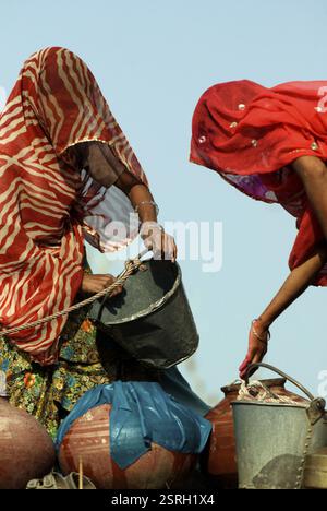 Rajasthani lady fetch drinking water from well pouring in pot ...