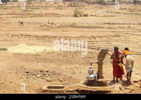 Tribal woman pumping water from hand pump, Nandgaon, Atgaon ...