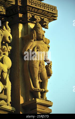 Sculptures on Khajuraho temples Stock Photo - Alamy