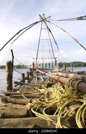 Chinese fishing nets ('Cheena vala') at Fort Kochi, Kochi, Kerala State ...