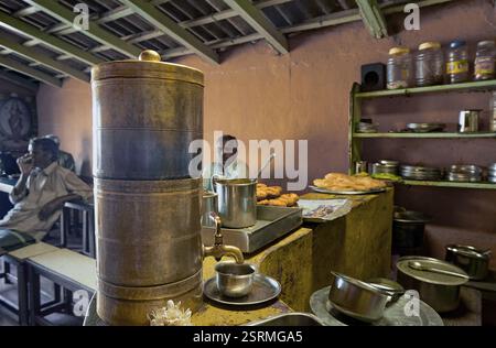 Medu vada shop, Mysore, karnataka, India, Asia Stock Photo - Alamy