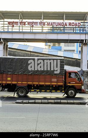 Matunga Road Railway Station foot overbridge, Mumbai, Maharashtra ...