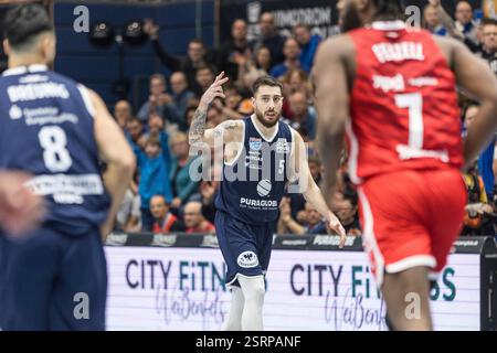 Ivan Tkachenko (Syntainics MBC, No 5), Moritz Krimmer (Bamberg Baskets ...