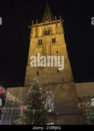 Night view of the illuminated Christmas tree of Puerta del Sol in ...
