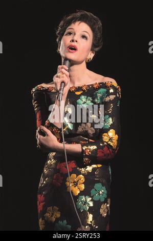 JUDY 2019 20th Century Fox film with Darci Shaw as the young Judy Stock Photo - Alamy