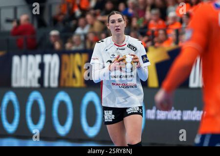 Odense, Denmark. 16th Feb, 2025. Line Haugsted (22) of Team Esbjerg ...