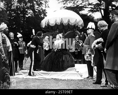 SIXTY GLORIOUS YEARS [BR 1938] ANNA NEAGLE as Queen Victoria, ANTON ...