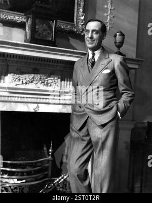 THARK [BR 1932] RALPH LYNN, TOM WALLS Date: 1932 Stock Photo - Alamy