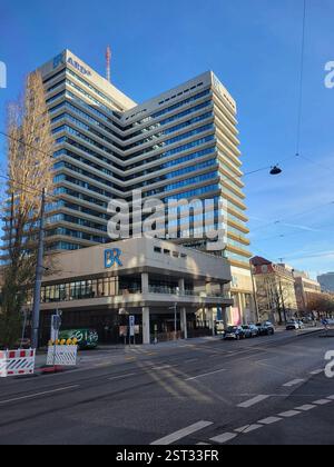 Feature / Symbol: Bayerischer Rundfunk 11/24 pp Das BR-Hauptfunkhaus in ...