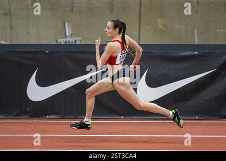 Luna Fischer (VfL Eintracht Hannover) vor Pauline Richter (1. LAV ...