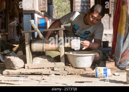 Myanmar, Bagan, porcelain manufacture at the Manuha Phaya Temple Stock ...