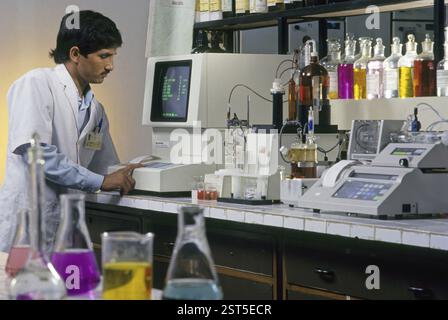 Electron Capture Detector (ECD) Machine Stock Photo - Alamy