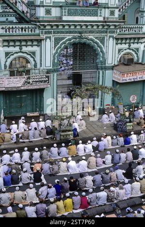 Ramzan id, Muslim people praying, namaz, mass prayers in mosque, bombay ...