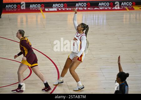 Southern California guard Kennedy Smith (11) drives to the basket ...