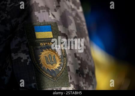 Ukrainian soldiers with a civilian drone Stock Photo - Alamy