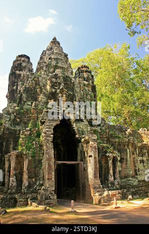 The Khmer architecture of Victory Gate of Angkor Thom at The Temples of ...