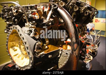 Boston: Aircraft radial engine. Cutaway view showing the internal ...