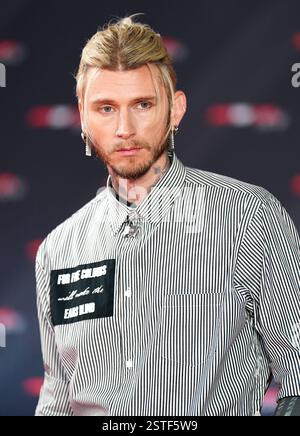 Machine Gun Kelly arrives on the Red Carpet ahead of the F1 75 Live ...