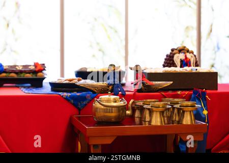 Pyebaek, traditional Korean wedding bowing ceremony Stock Photo - Alamy