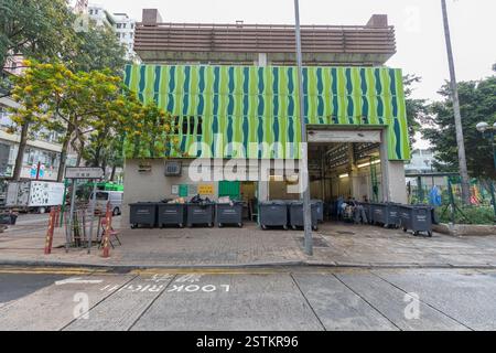 Food and Environmental Hygiene Department (食物環境衞生署, 食環署, FEHD) officers ...